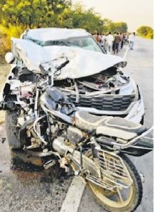 Merta Road: Bike-riding couple and 10-year-old son killed in car collision | मेड़ता रोड: कार की ...