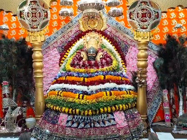 Shyam Sankirtan in Neemuch, devotees danced till late night | नीमच में ...