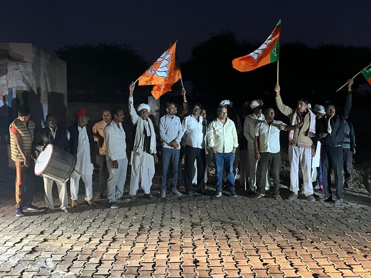Two new Gram Panchayats were formed in Thadia village of Dechu. | देचू ...