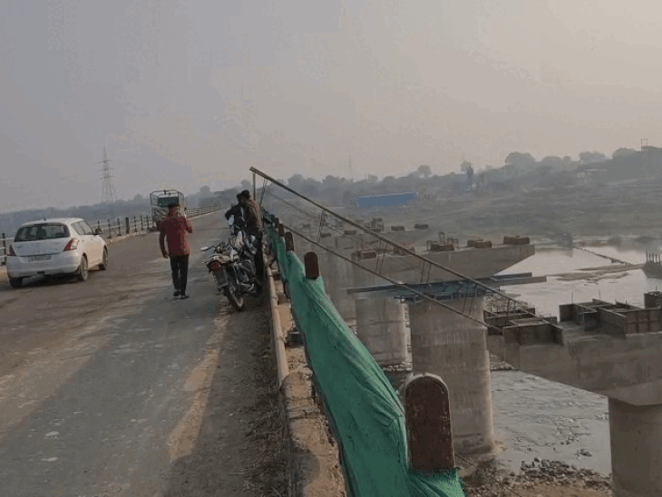 Khargone: Movement of heavy vehicles restricted on Dogana bridge