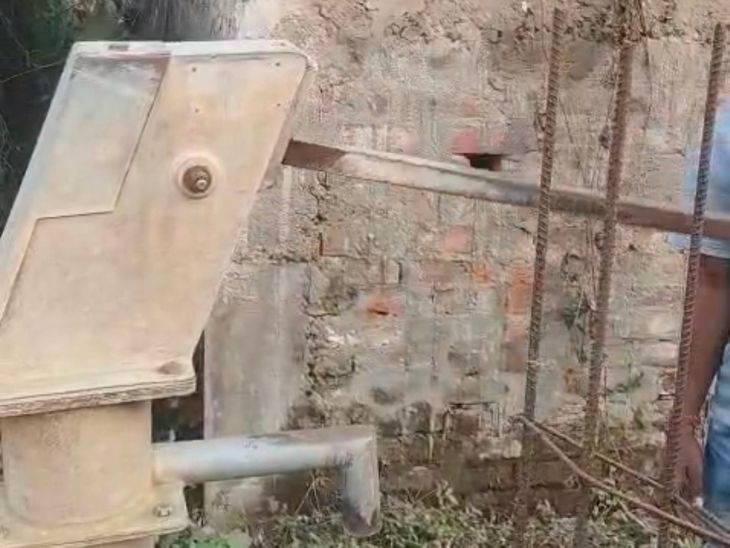 Chakdah broken drains and uprooted roads | चकदह टूटी नालियां और उखड़ी ...