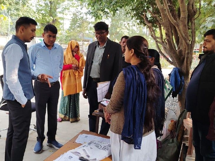 Instructions increase speed SIR Lucknow DM Booth Inspection Voter ...