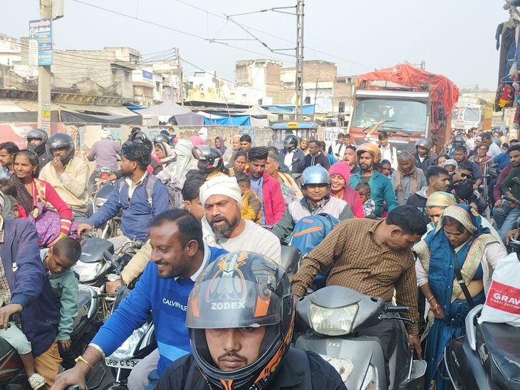 Jam again in Raya town | राया कस्बे में फिर लगा जाम: मुख्य मार्गों पर ...