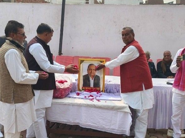 Mulayam Singh Yadav's birth anniversary celebrated in Dataganj ...
