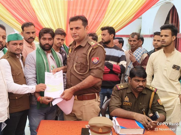 Farmers submitted memorandum on fertilizer shortage and illegal ...