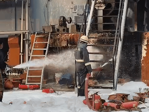 Investigation begins into the fire at GIDA factory | गीडा की फैक्ट्री ...