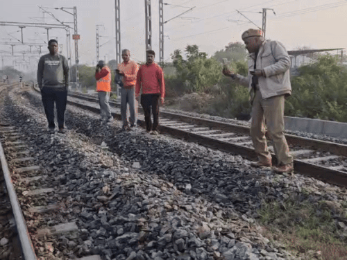 A young man was hit by a train in Ajmer's Madar.