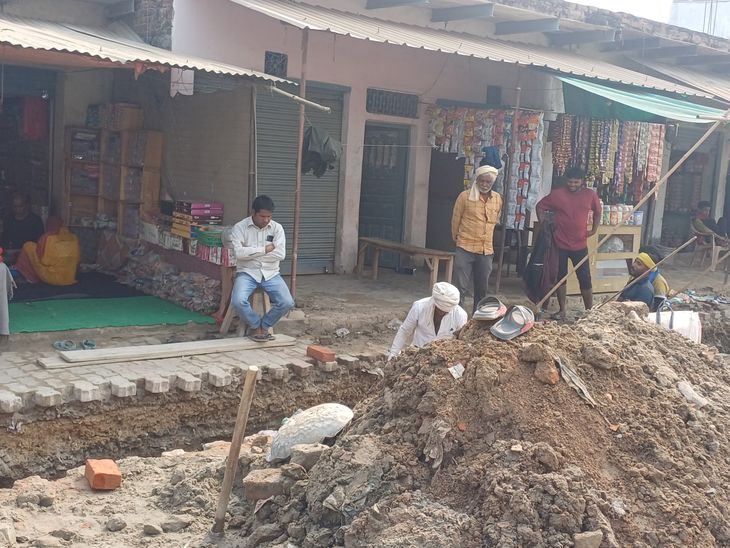 Construction of drain in Suryava Ward 4 | सुरियावा वार्ड 4 में नाले का ...