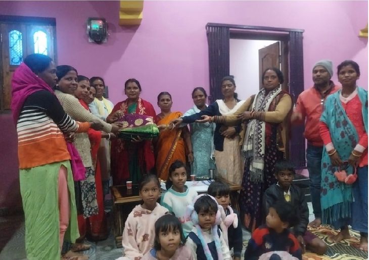 Celebrations over installation of electricity pole in Rajnagar Chamber ...