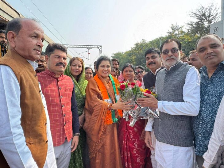 Minister in charge Krishna Gaur reached Tikamgarh, workers welcomed her ...