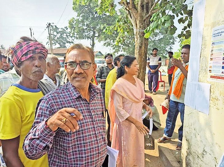 Collector weighs a sack of paddy, but it weighs 36 kg instead of 40 kg ...