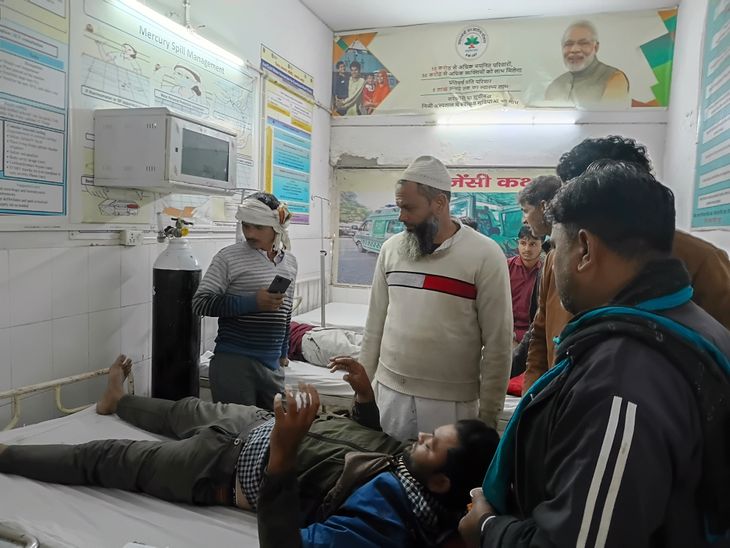 Bike-tempo collision in Mathura's Farah | मथुरा के फरह में बाइक-टेंपो की टक्कर: दो लोग गंभीर रूप ...