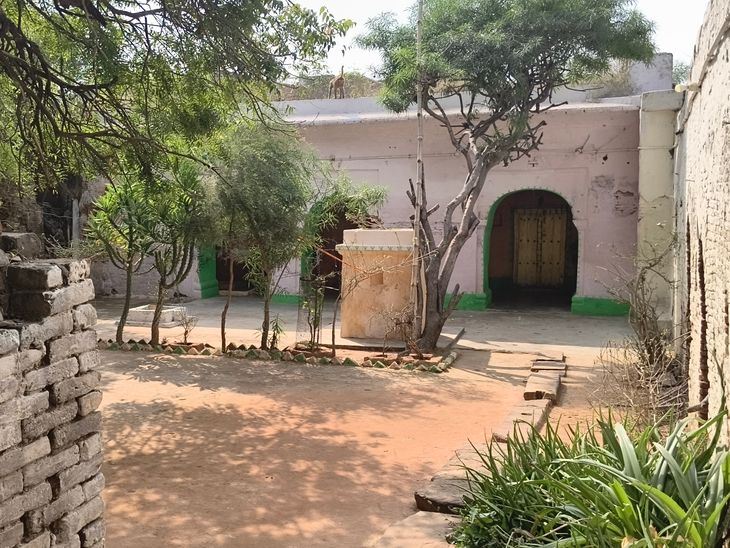 Worship stopped at Shri Ram Janaki temple in Lakhna