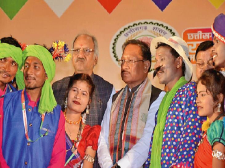 'Chhattisgarhiya Sable Badhiya' resonates in Delhi, people dance to Sua ...