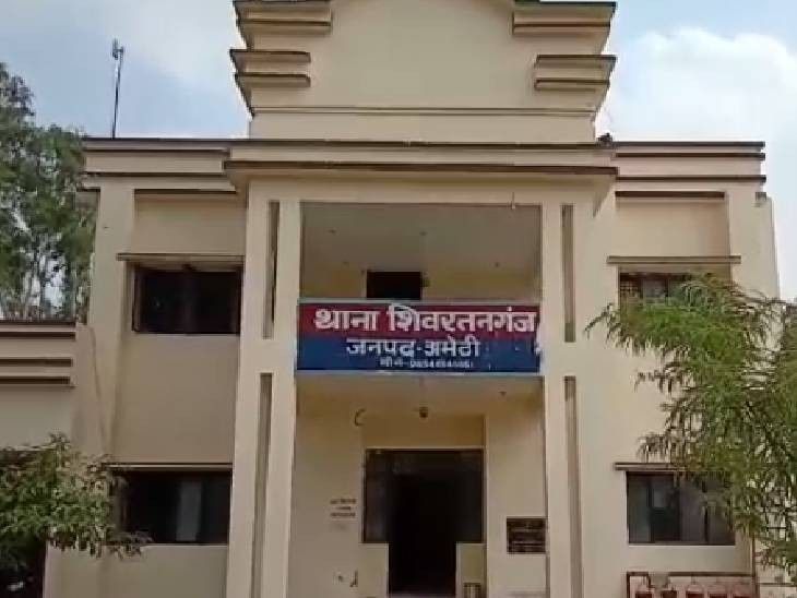 The body of a woman was found in Tiloi's Lauli village. | तिलोई के लौली ...