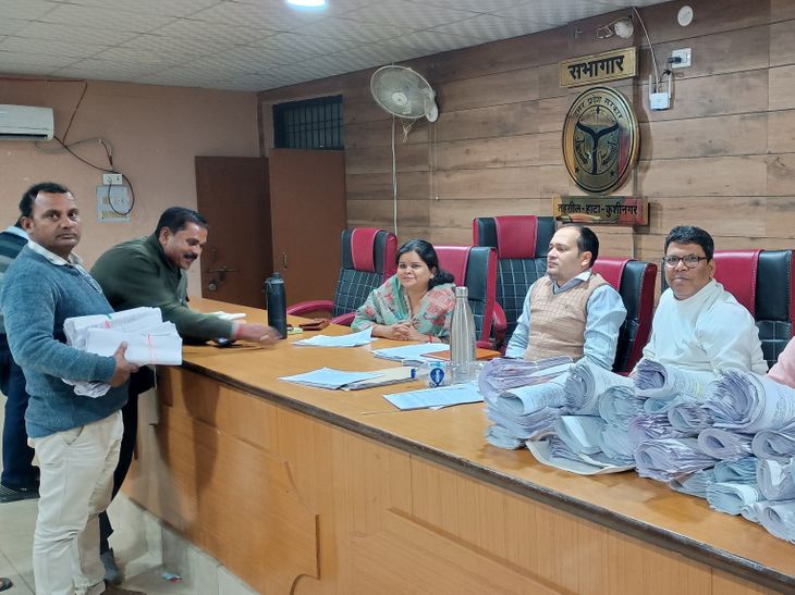 Review meeting on SIR form in Hata tehsil