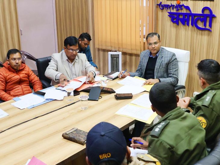 DM Chamoli reviewed the projects | डीएम चमोली ने परियोजनाओं की समीक्षा ...