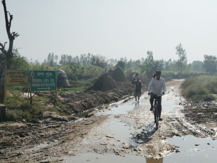 Waterlogging on Indira Colony Road in Hastinapur