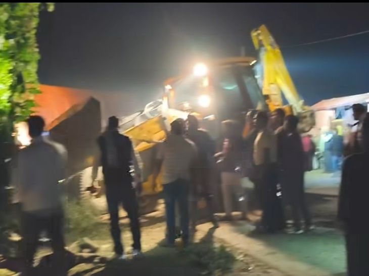 Collision between trailer and tractor-trolley in Ballia | बलिया में ...