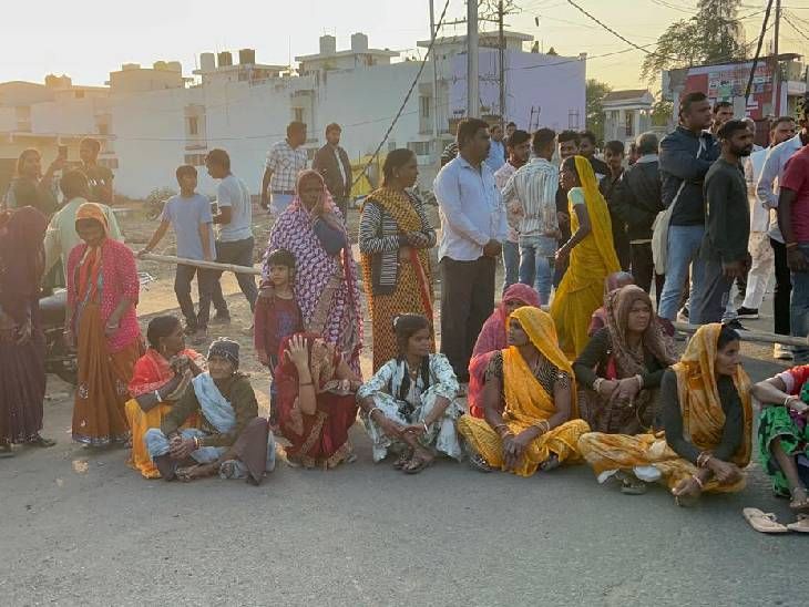 Protest against the removal of religious place in Awadhpuri, Bhopal
