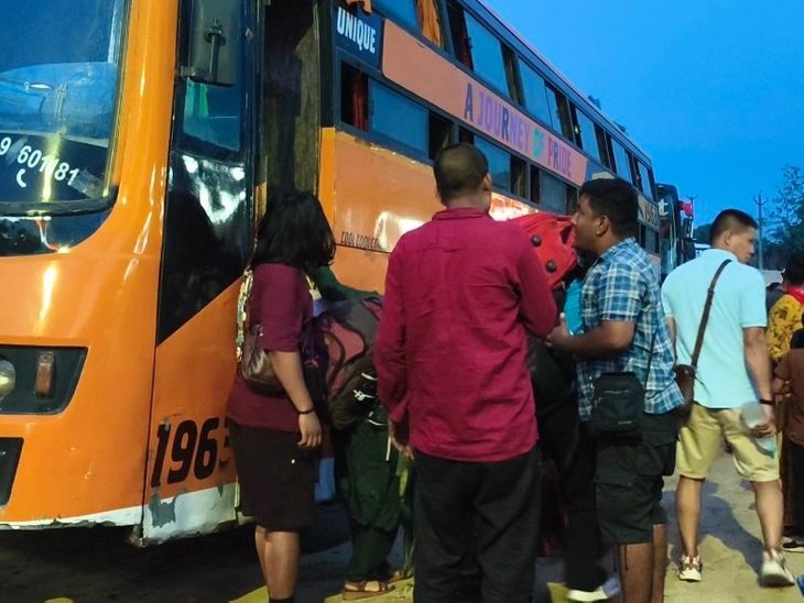 Illegal buses plying on the Indo-Nepal border | भारत-नेपाल सीमा पर अवैध ...