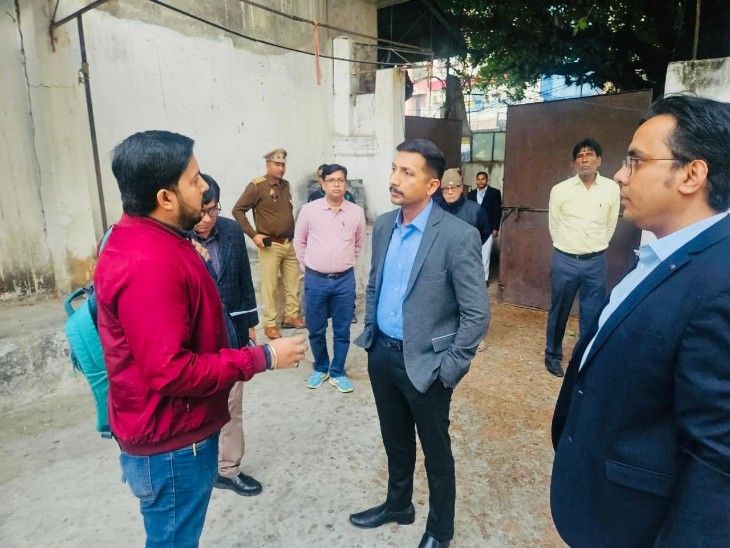 Lucknow DM surprise inspection regarding voter list revision BKT Lalkuwan