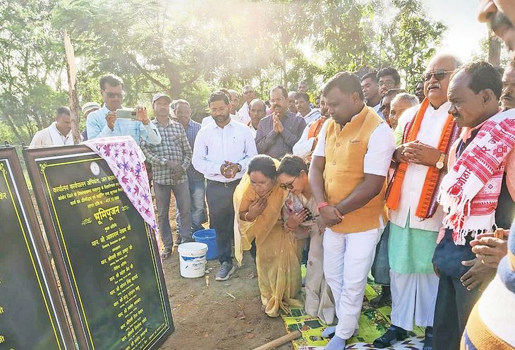 Groundbreaking ceremony for the construction of an anicut at the Pairi ...