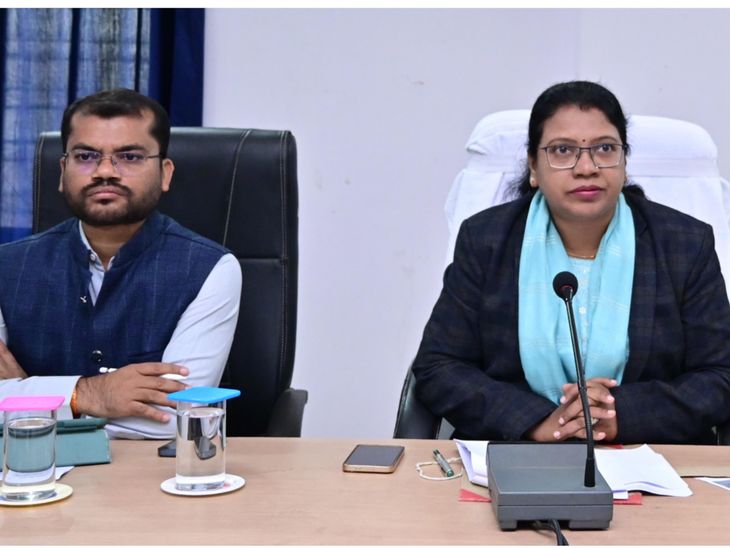 Collector reviews paddy procurement system | कलेक्टर ने धान खरीदी ...