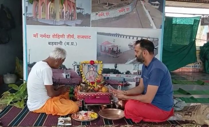 Shri Datta Charitra Path started after worshipping the peak. | शिखर ...
