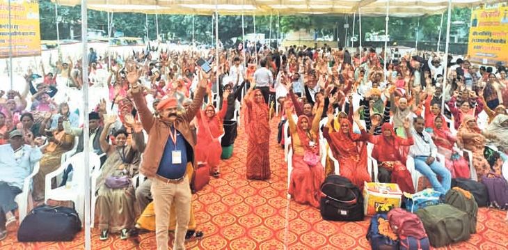 650 pilgrims from Udaipur-Salumbar depart for the free senior citizen ...