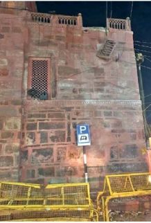 The dangling wire got stuck in the hook of the taxi, the mesh of Sojati Gate broke. | झूलता तार ...