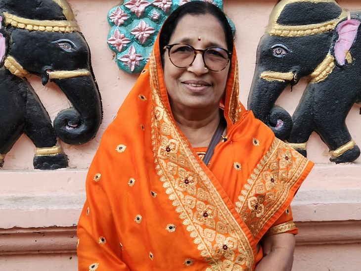 Dr. Chandra Jain became the president of Mahavir Mahila Mandal.