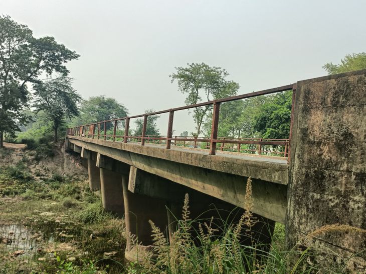 The Chhapia bridge built on the Ami river in Belhar is neglected ...