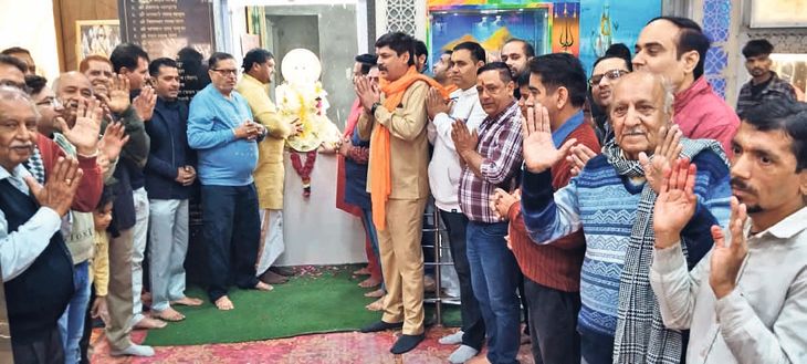 Shri Durga Temple: Six Brahmins consecrated the idol of Siddha Baba ...