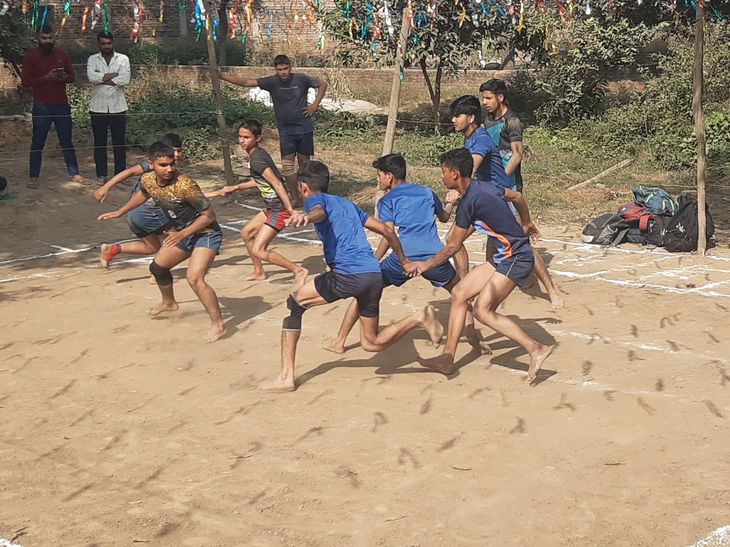Arya Kabaddi competition organized in Paldi village | पलड़ी गांव में ...