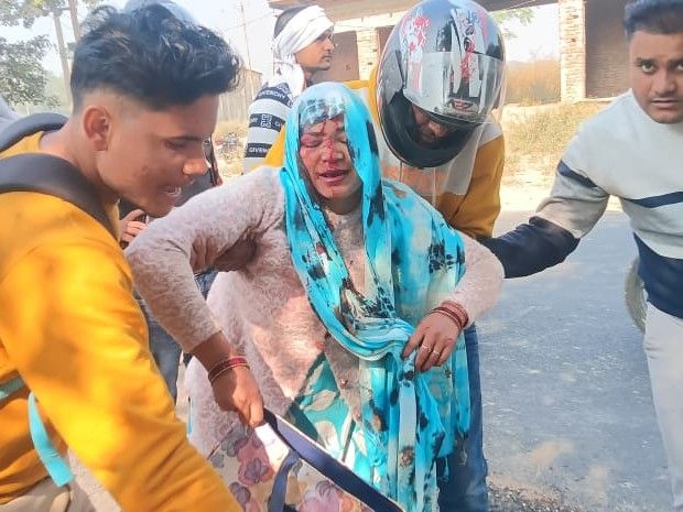 Two bikes collided on the Sadabad-Jalesar road.