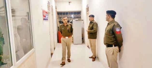 SP did a surprise inspection of the police station and outpost.