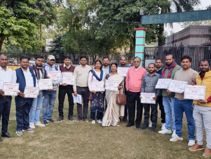 Kaushambi DM honored 20 BLOs