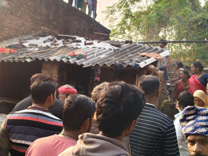 A hut caught fire due to a short circuit in Bhitauli.
