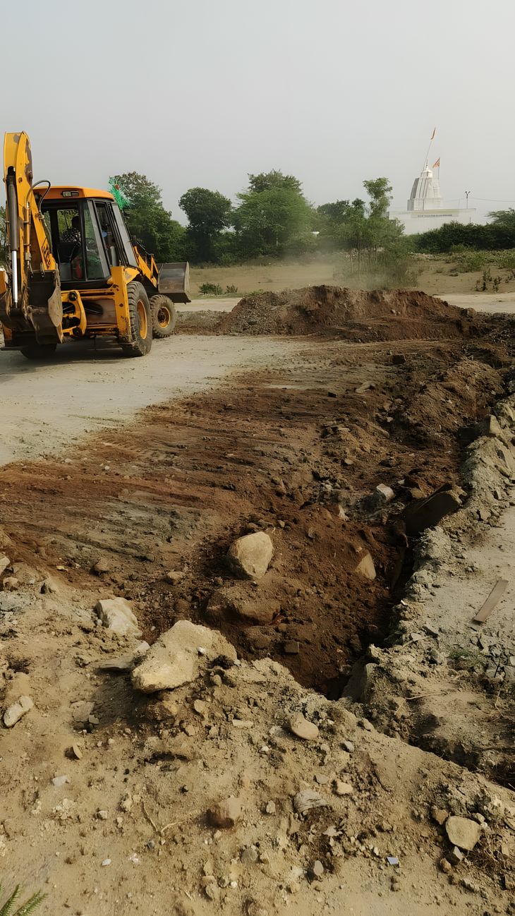 Occupation removed from 80 feet road