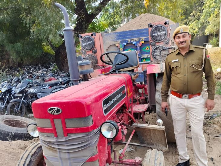 Two tractor-trolleys loaded with illegal gravel seized in Niwai | निवाई ...