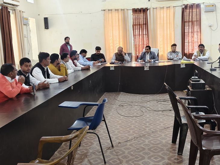 SIR meeting with political parties in Sikandarpur