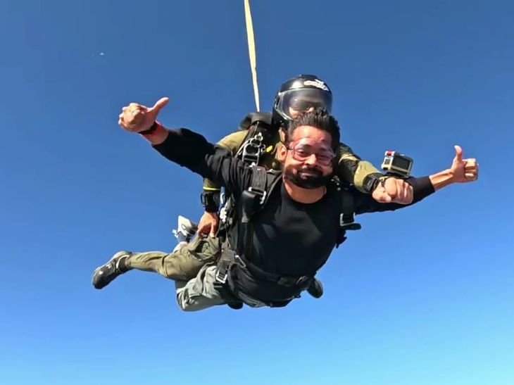 Arjun Shankar Singh of Ayodhya did skydiving