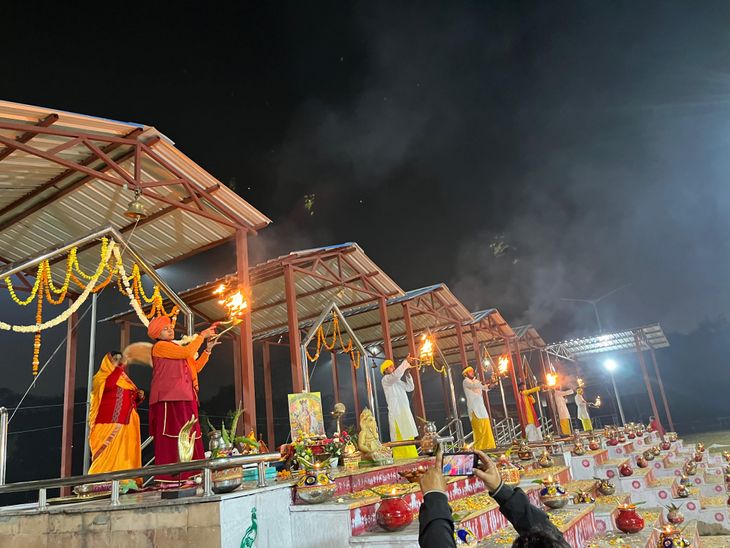 Gomati Maha Aarti held at Daliganj Upvan Ghat | डालीगंज उपवन घाट पर ...