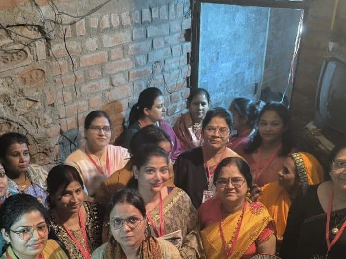 Women's Vaishya Samaj helped poor girls in their marriage.