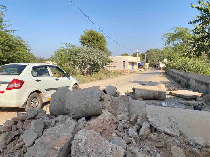 Debris on the old municipal road in Bidasar for 20 days