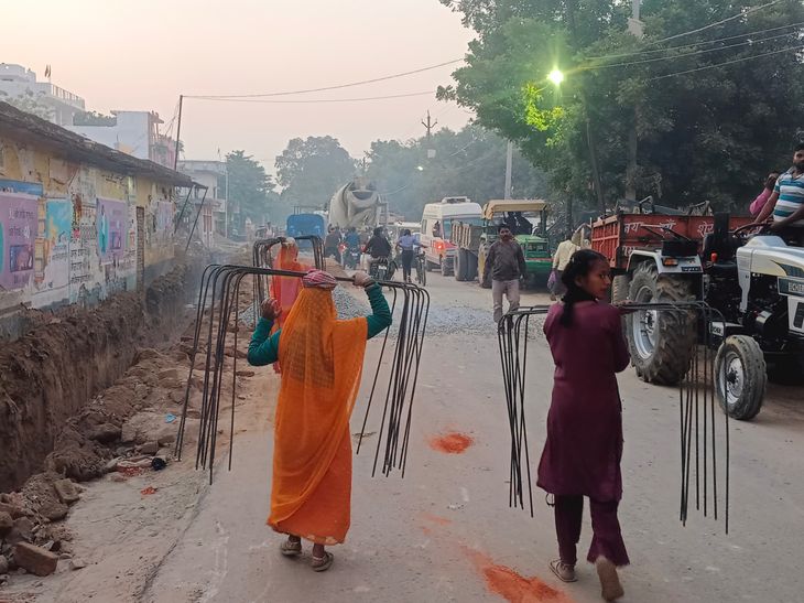 The construction of a drain in the city caused a long traffic jam.