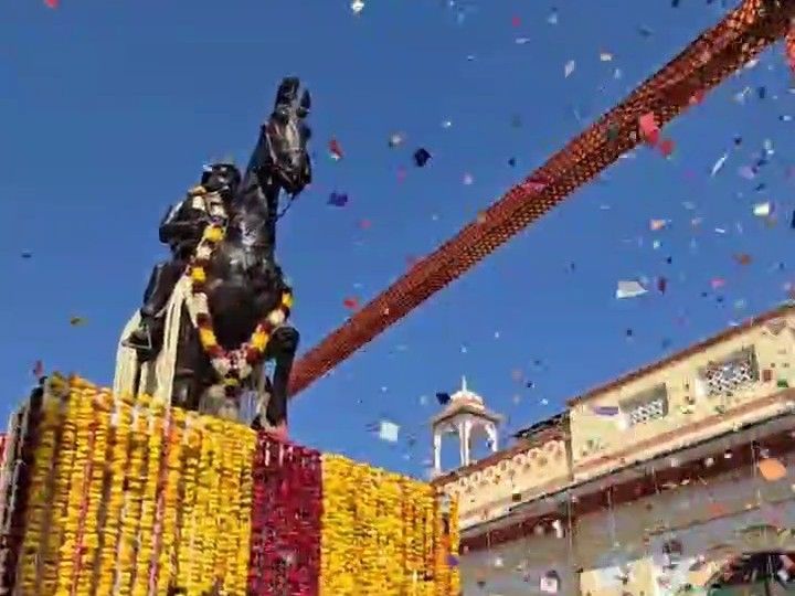 Unveiling of the statue of former Karauli king Gopal Singh