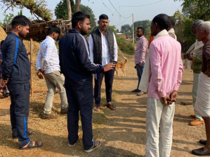 A meeting was organized in Chapki, Sonbhadra. | सोनभद्र के चपकी में ...