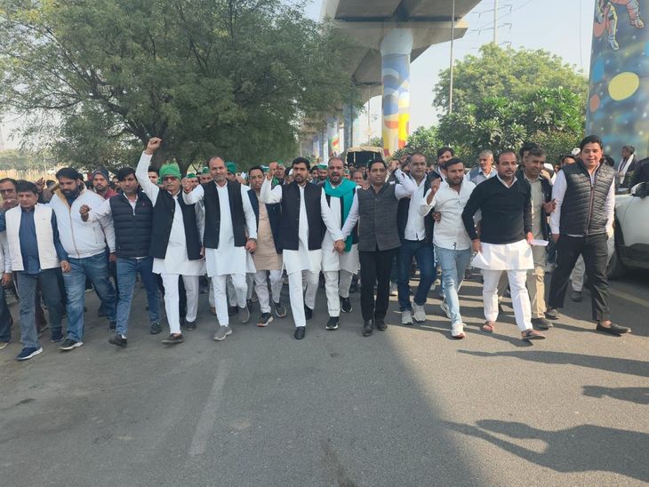 Protest against 'One City One Operator' scheme in Greater Noida